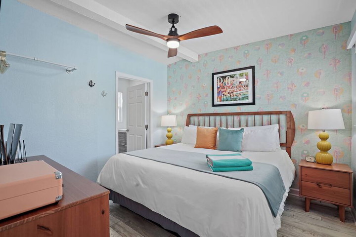 Unit 109 King Suite 1 Bed/1 Bath - The Pearl Cabana Club - St. Petersburg, FL