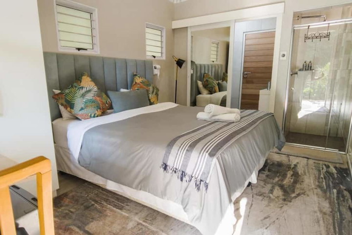 Umhlanga Lodge Private Entrance And Dining Area - Mount Edgecombe