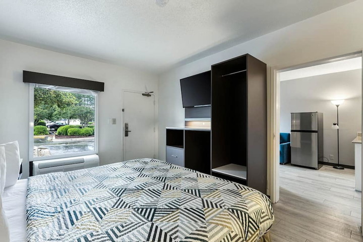 1 King Bed | Non-smoking, Micfridge - Jacksonville, NC