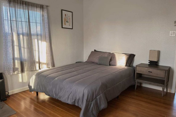 Home For 4 On Visalia Main Road, Mooney Blvd. - Visalia, CA