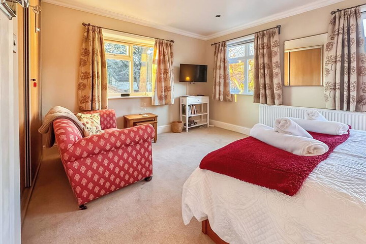 1 Bedroom Accommodation In Baildon - Keighley