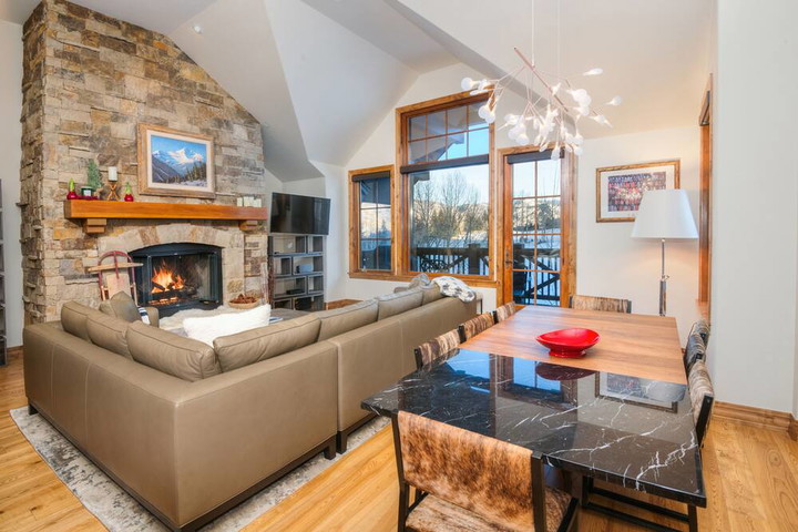 Ski-in/out Luxury Condo. Best In The Complex. Outdoor Pool And Hot Tubs!! - Avon, CO