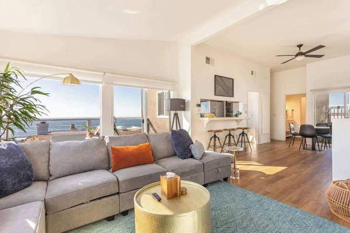 Ocean & Pier View Retreat Near Lax & Stadiums With Parking & Balcony - Redondo Beach, CA