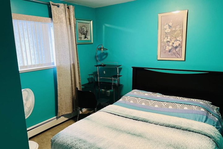 Rvh's Rm C /Shared Bathroom . - Surrey