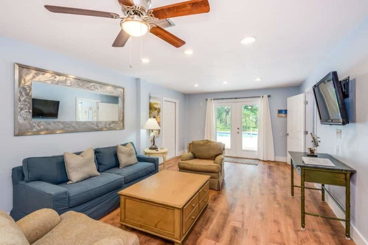 Main-stay Is A Larger 2/1 Central To All Naples - Naples, FL