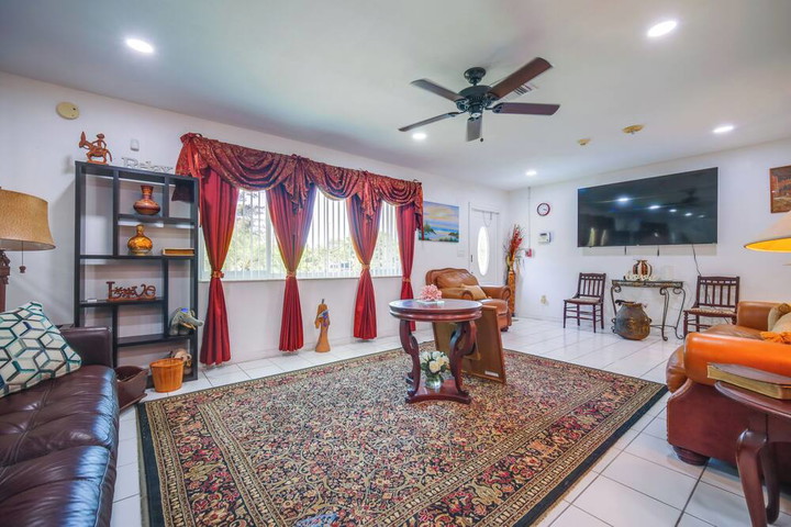 < 3 Mi To Hard Rock Stadium: Miami Home W/ Sunroom - Miami Gardens, FL