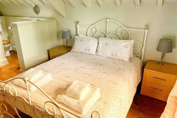 Cotswolds Country Cottage | Boutique, Romantic Retreat For Two - Swindon
