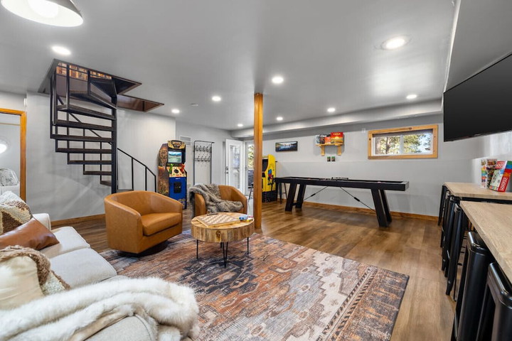 Modern Lodge: Hottub + Huge Space + Views + Sauna - Mount Rushmore National Memorial