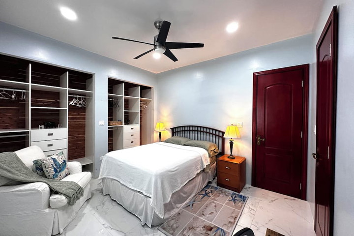 Secure 2-bedroom Retreat, Outdoor Kitchen & Saltwater Pool Oasis. Beach Nearby - Nassau