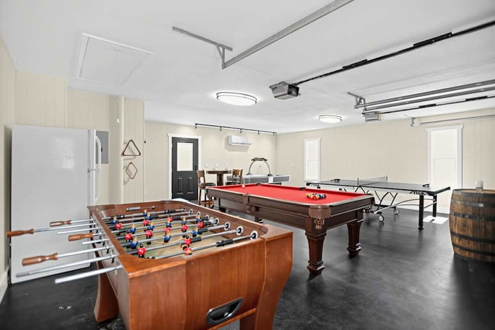 Asheville Mountain Retreat W Hot Tub & Game Room! - Weaverville, NC