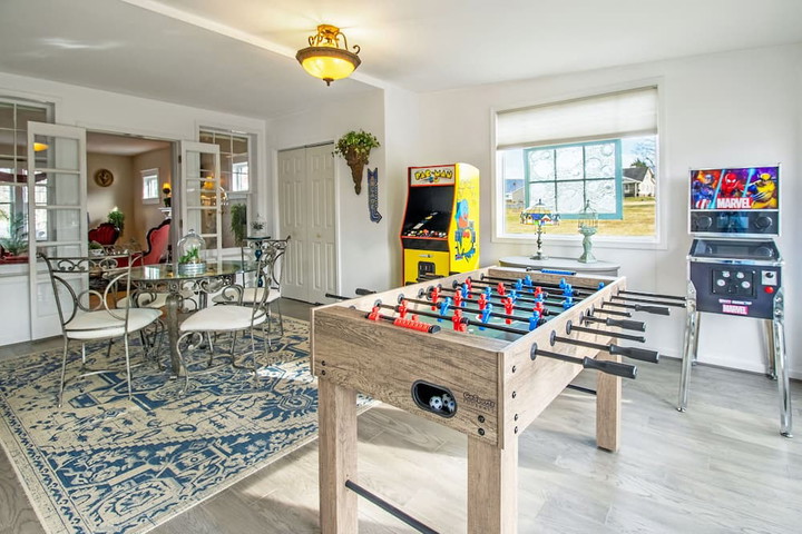 Hot Tub, Firepit, Grill & Game Roompatio Fun! - Stanley, VA