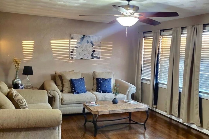 Hidden Gem A Comfortable 4bedroom Home With A Fenced-in Yard. - Suffolk, VA