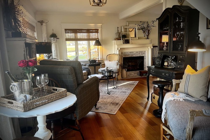 Edgewater Escapecozy Waterfront Cottage Nestled In The Center Of Edinboro! - Edinboro, PA