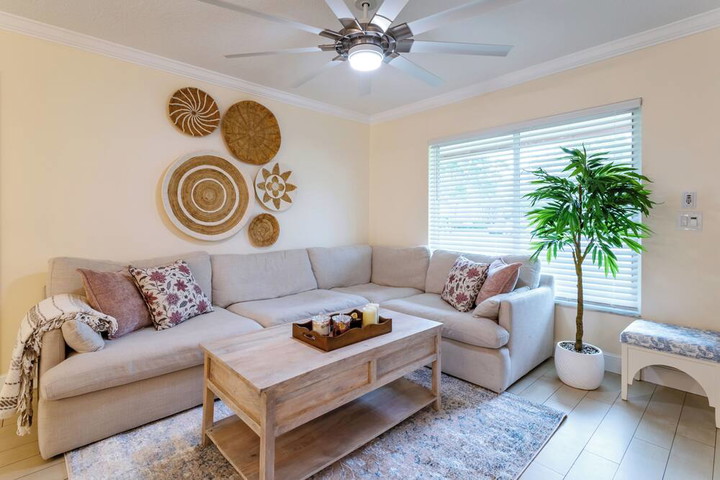 Coastal Retreat With Heated Saltwater Pool & Spa In Prime Delray Beach. - Delray Beach, FL