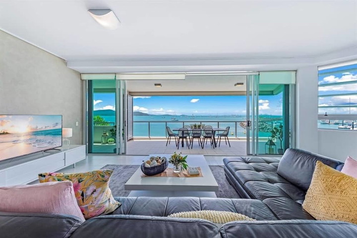 2 Bedroom Superior Apartment - Airlie Beach