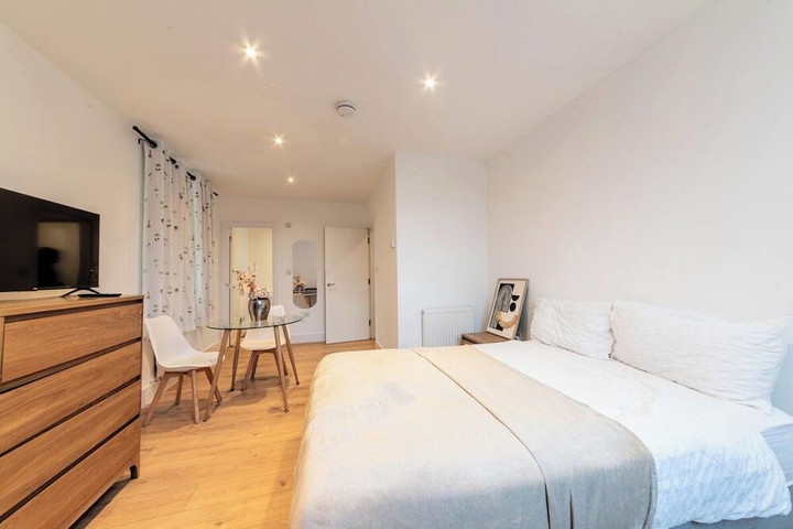 Chic Modern Flat With Stylish Interior - Maidstone