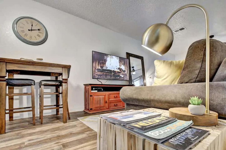 Cozy Condo Near Ut/downtown - オースティン, TX