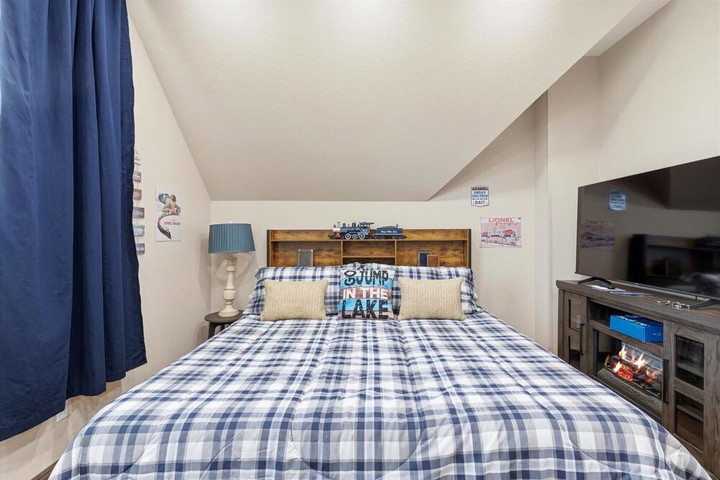 Lakefront Game Loft  Sleeps 6 | Private Beach | Near Frisco - Little Elm, TX