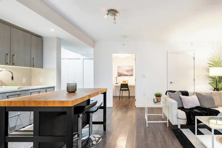 New Modern, Large 1 Bedroom, 1 Bathroom + Work Space - Vancouver