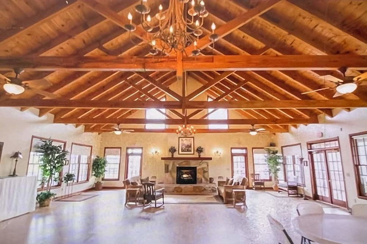 Lodge On The Lake Inside A Family Farm 2 Or 5 Bedroom - Pine Mountain, GA