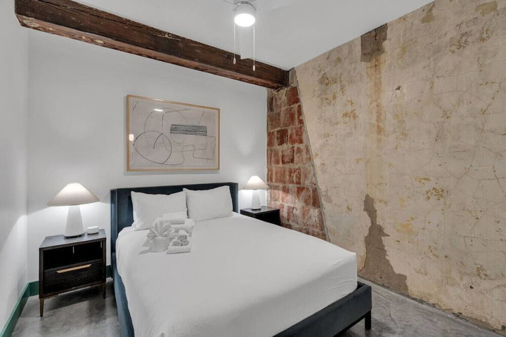 3 Bedroom Apartment, French Quarter, Steps To Saenger And Canal Street - New Orleans, LA
