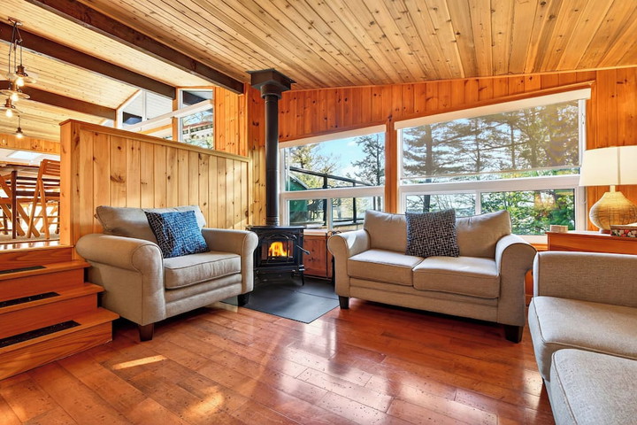 Waterfront 3-bedroom Cottage With Hot Tub And Ac - Gravenhurst