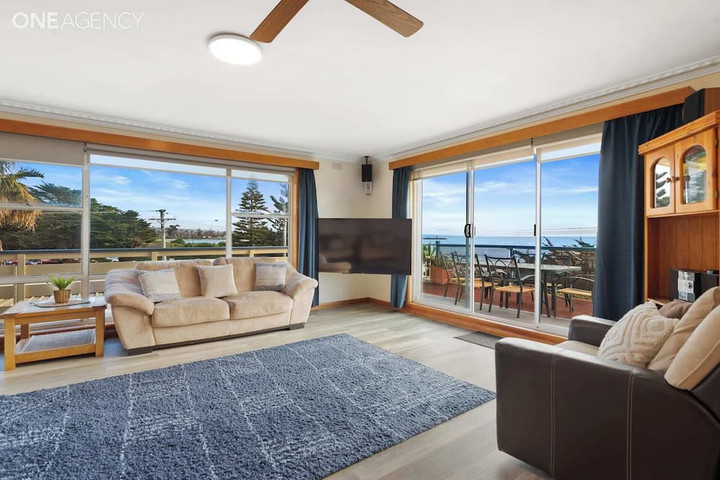 Alice Beside The Sea - 4 Bedroom Upstairs Apartment. - Aberdeen