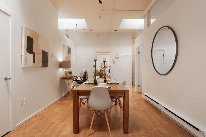 Spacious 2-bedroom Condo In Downtown Victoria - Oak Bay