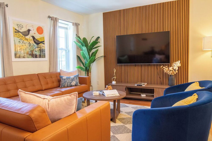Spacious 4-bedroom House With Plenty Of Amenities In Downtown Albany - Albany, NY