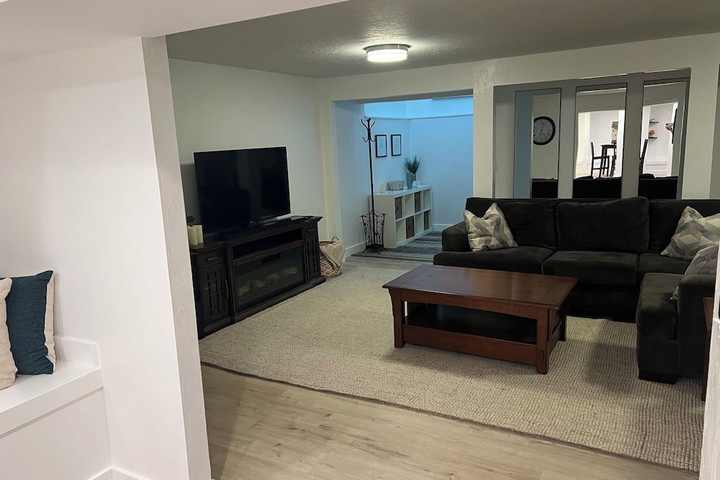Cozy Family Sized 2 Bedroom 1 Bath Newly Remodeled Basement - Eugene, OR