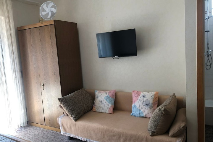 Room 'Zimmer 2 1og' With Shared Garden, Balcony And Wi-fi - Klotten