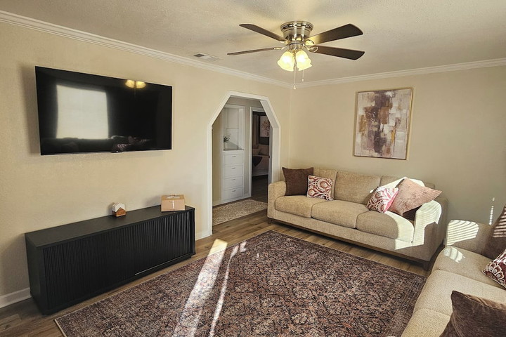Isolated King Bed, 2 Queen Beds - Fenced Yard - 9 Min To Texas Tech - Lubbock, TX