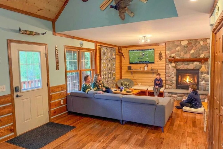 Walking Distance Devils Lake Park & Tumbled Rock - Sleeps 10 - Baraboo, WI