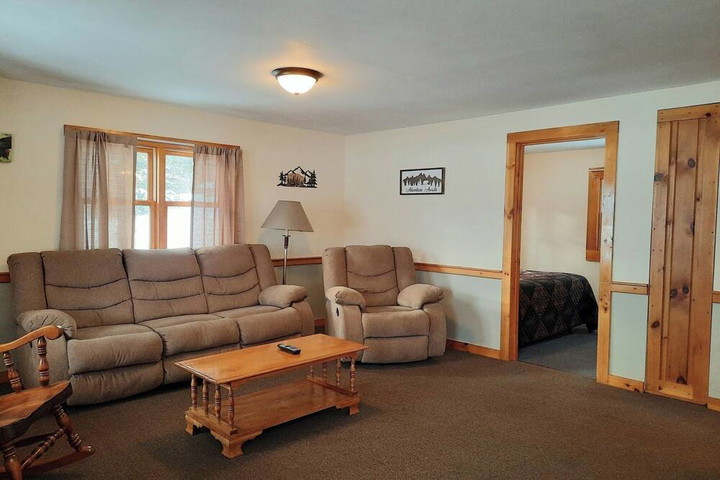 Lakeview 1  First Lake Access  2 Bedrooms  Sleeps 4  Dock Space  Snowmobile Trail - Pittsburg, NH