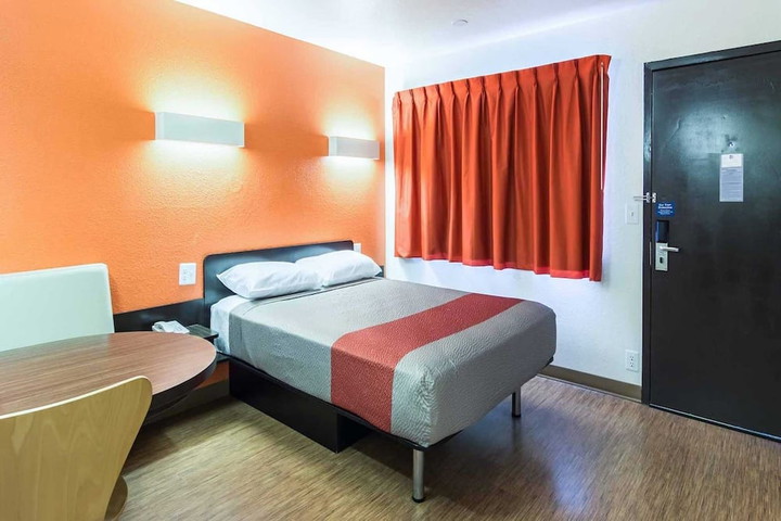 1 Full Bed|ada/ri Shower/smoking - Oroville, CA