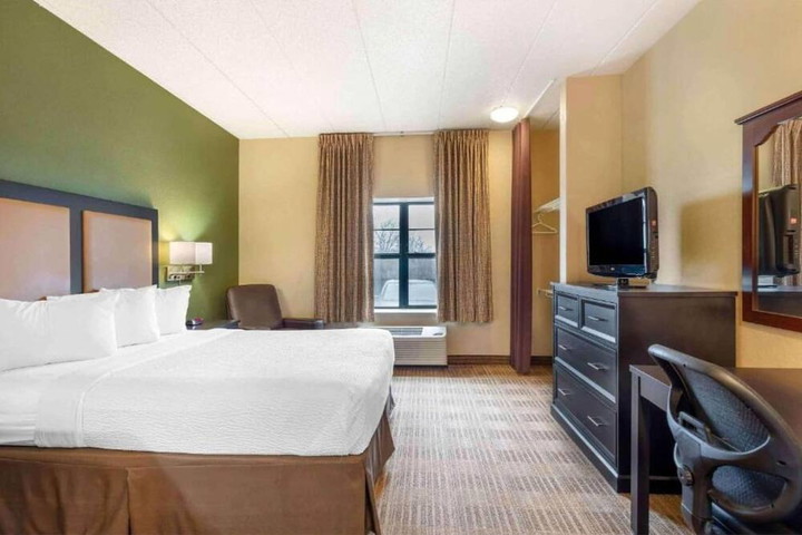 1 King Bed|non-smoking,kitchen,shower - Wheaton