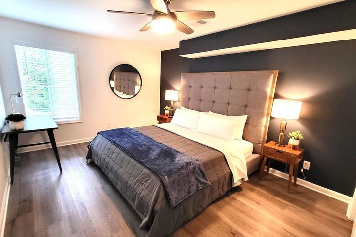 Sandy Springs Spacious 4 Bedroom, 3 Bath | 4 King Beds | Central Location - Alpharetta, GA
