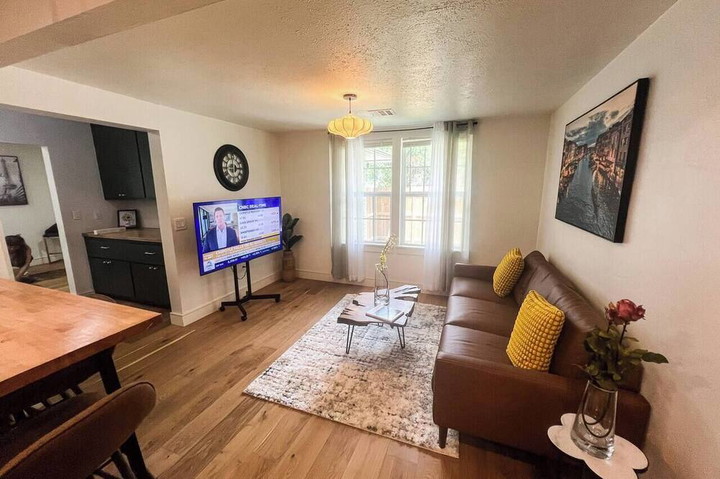 Capitol Hill Renovated 3br Home Near Downtown H2 - Oklahoma City, OK