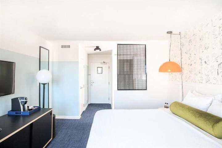 2 Rooms W/ Balcony | Kitchen | Rooftop Lounge | Free Breakfast | Pet Friendly - Venice Beach, CA