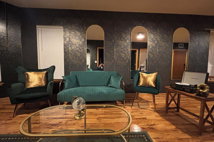 Luxe Vintage Loft, 10min To Downtown, Retro Movie Theatre - 15% Discount Applied - Worth, IL