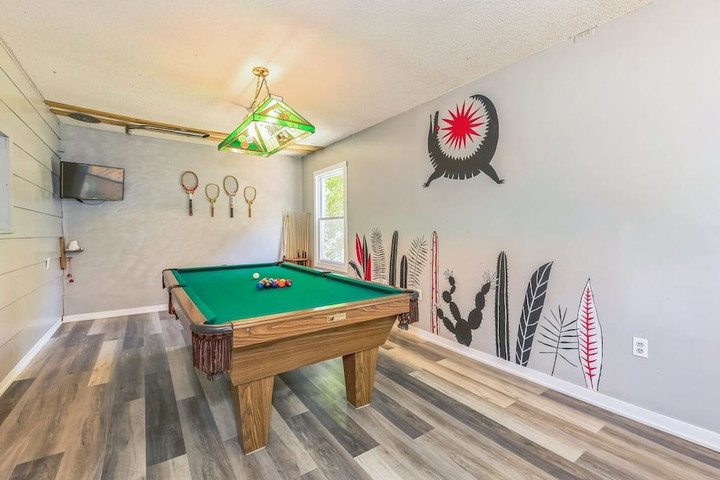Riverfront, Swimming Pool, Hot Tub, Pickleball Court, Basketball, Billiard - Morrison, IL