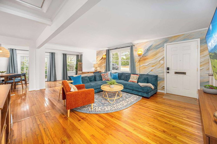 Stylish Downtown Bungalow With Fire Pit - Chapel Hill, NC