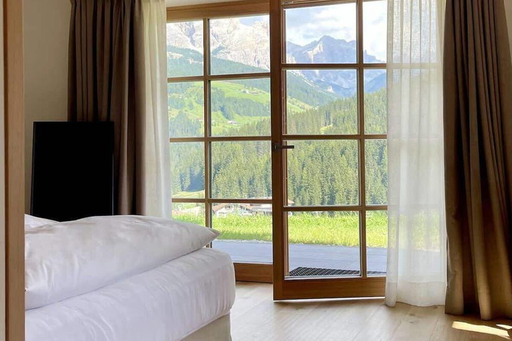 Surrounded By Green - Luxury Chalet & Dolomites - San Cassiano