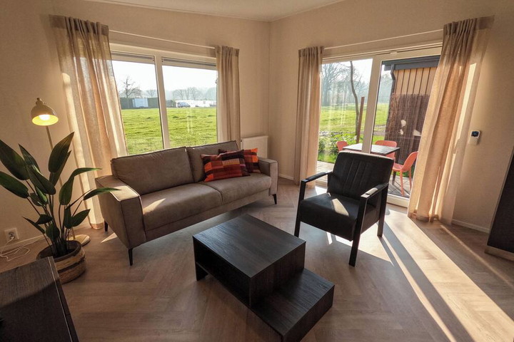 Ontsnap Naar De Rust Van De Veluwe In Dit Nieuwe En Sfeervolle 4-persoons Chalet Met Hottub (Softub) In Hulshorst Waar Uw Huisdier Ook Welkom Is. - Nunspeet