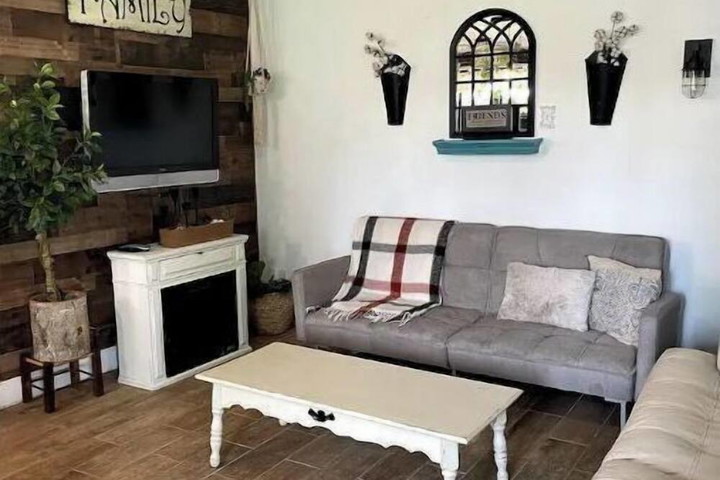 Cozy, 1 Bedroom Cottage With Mountain Views! - Phoenix, AZ