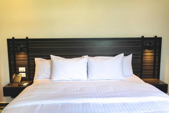 King Room- Modern Comfort Meets Historic Streets: Pool Stay In Mérida Centro - Mérida
