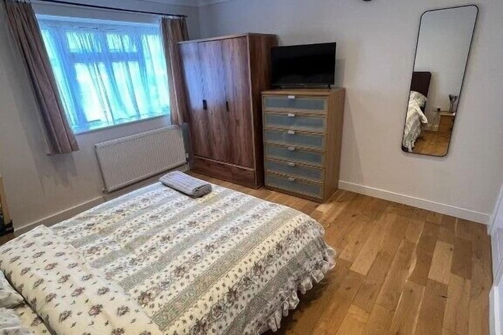 Two Spacious Double Rooms Available In London - Watford