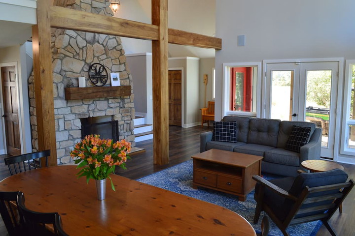Retournez à La Nature Et Découvrez La Vie Du Lac Avec Style En Séjournant Dans Notre Maison. - Albion, MI