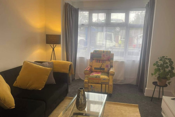 The 139 Sleeps 5 - Garden - Free Parking - Bexhill