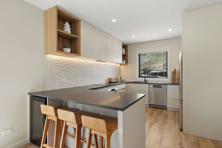 Warm And Stylish New Home Close To River, Lake, Restaurants And Golf Course. - Cromwell